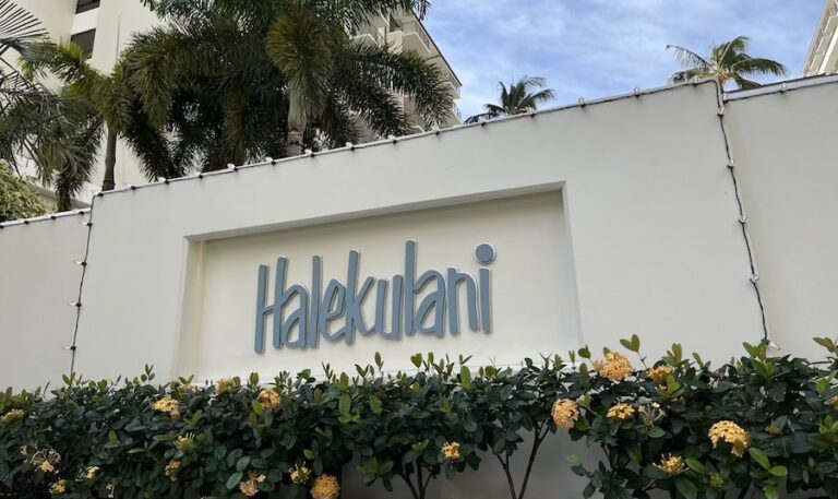 Halekulani Airport Shuttle and Transfer from HNL